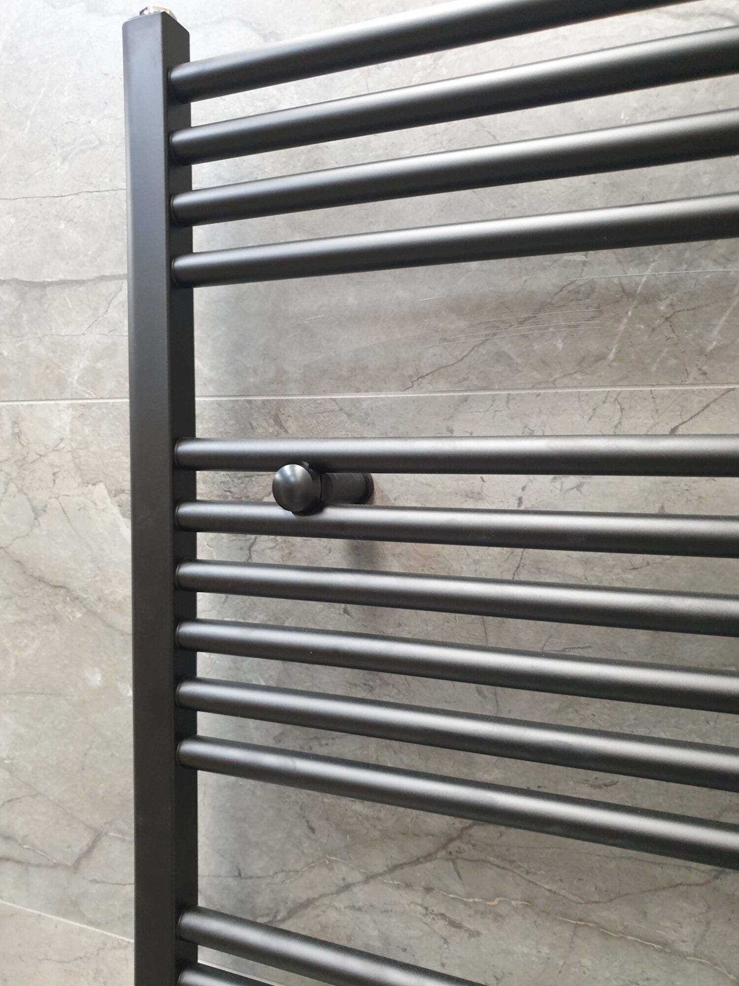 Badkamer designradiator Lydia Mat Zwart kopen? - Douchecabine.be